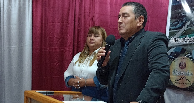 Cholila | La iglesia Betesda recibió de mano del Director de Culto de ...